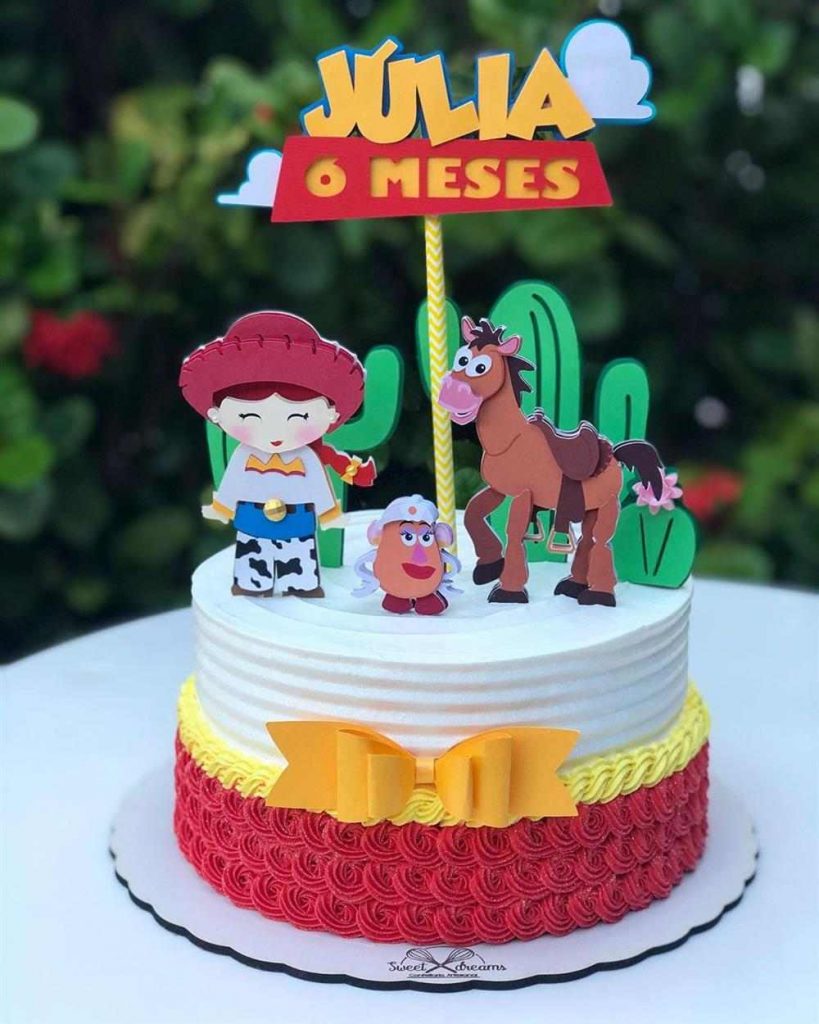 Bolo Mesversário: + 105 fotos e ideias de temas fofos e divertidos Bolo Mesversário: + 105 fotos e ideias de temas fofos e divertidos