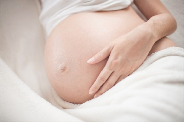 Perder líquido na gravidez é perigoso? Entenda tudo sobre o assunto